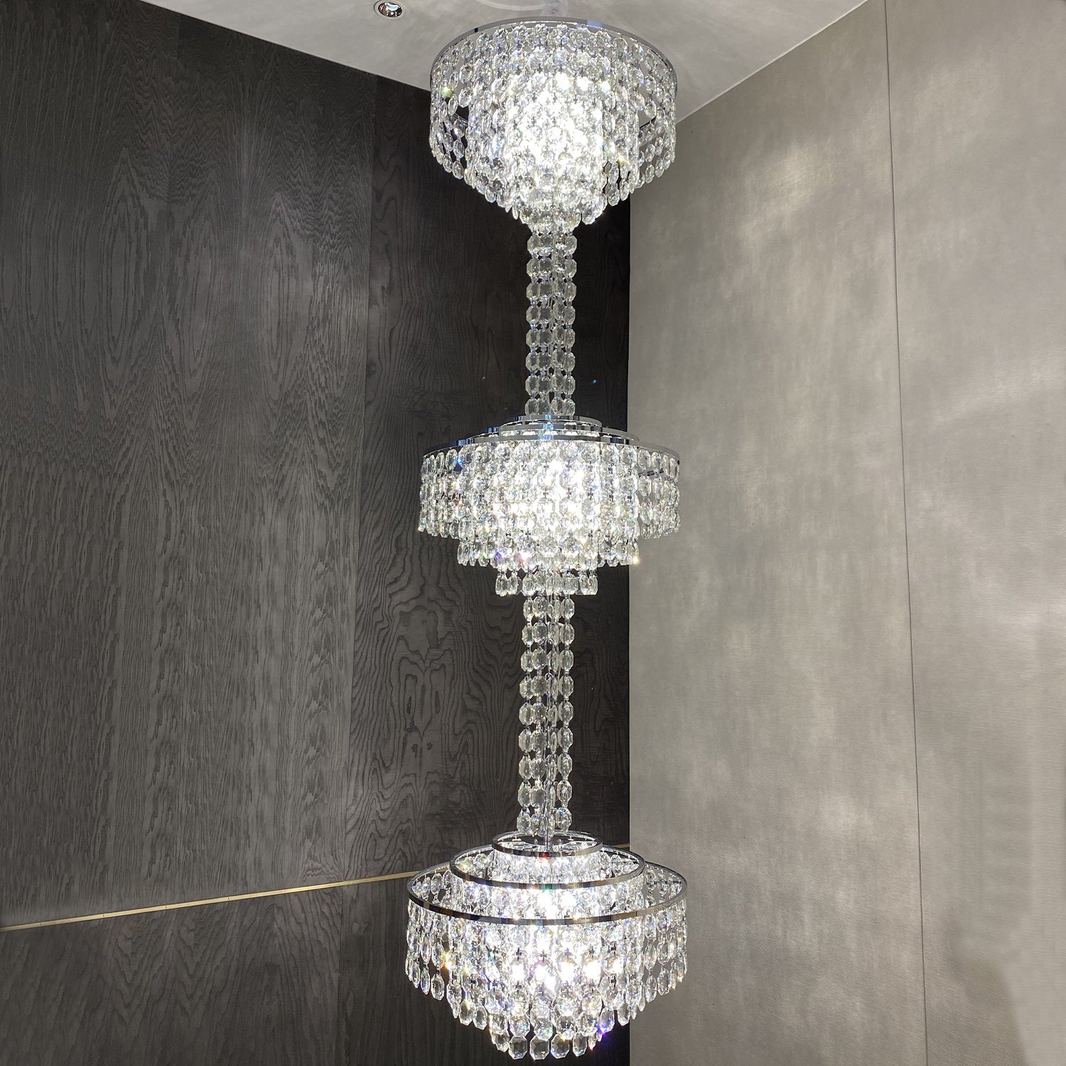 Modern French Elegant Oversized 3-tiered Silver Seashells Long Crystal